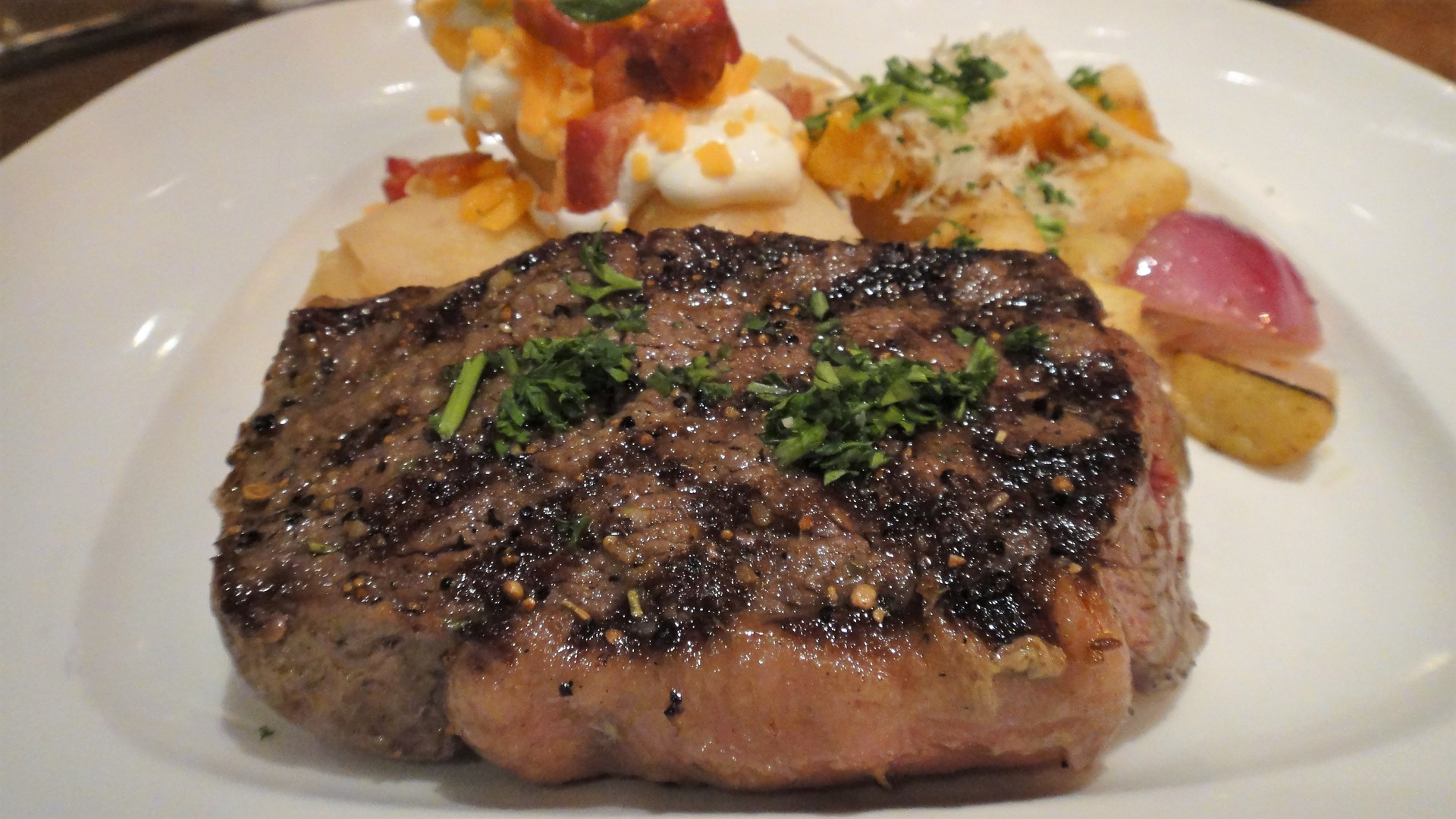 Joey Tomato’s Crowfoot – Calgary, Alberta – Elsie Hui